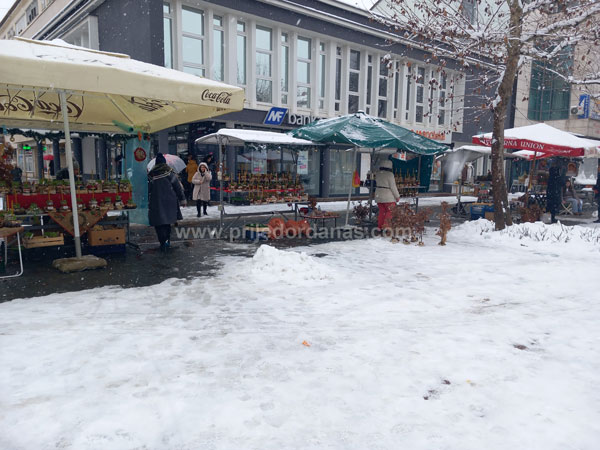 Prijedor: Počela prodaja božićnih aranžmana - FOTO - PrijedorDanas.com ...